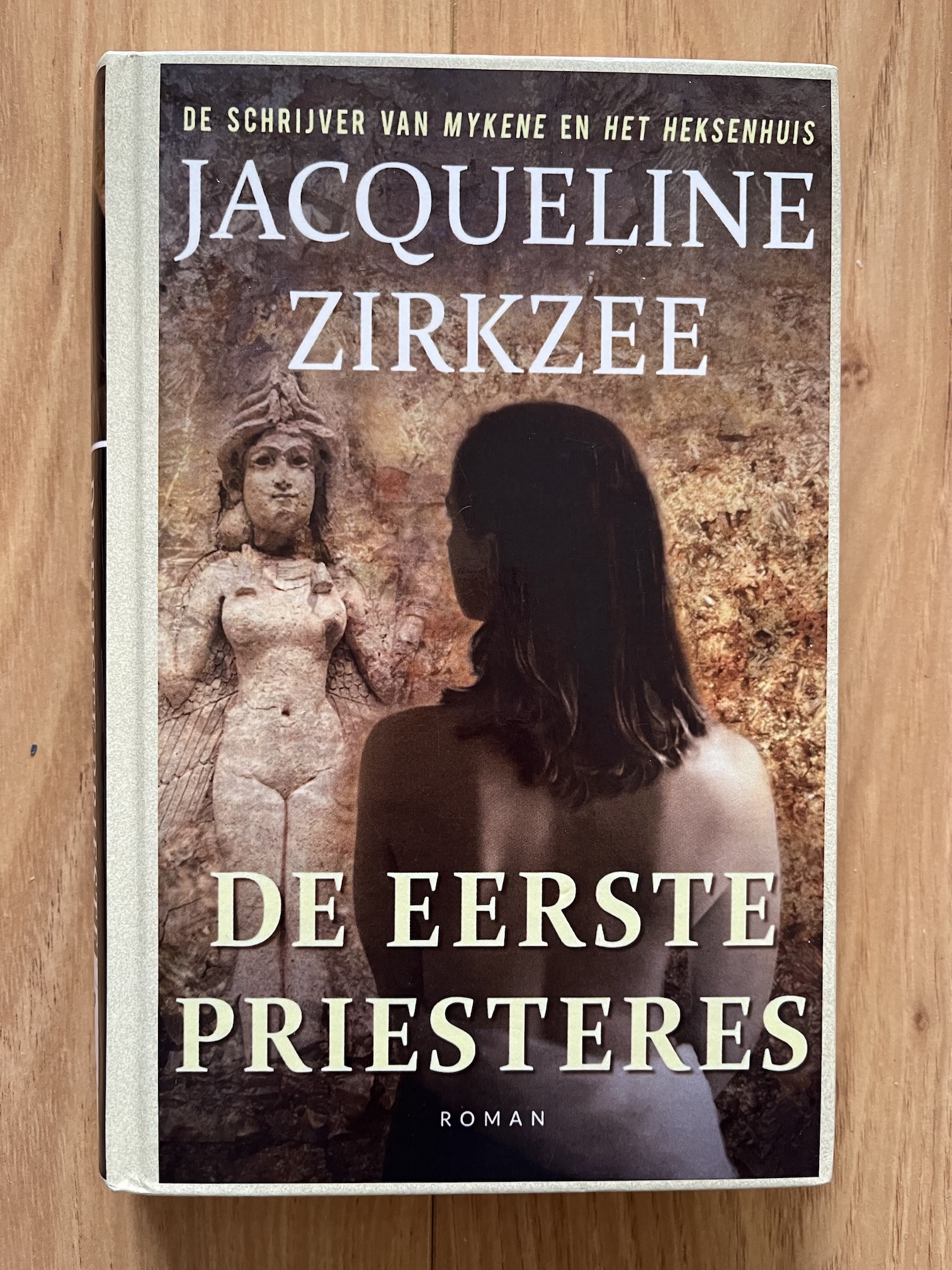 De eerste priesteres – Jacqueline Zirkzee | Lalagè leest